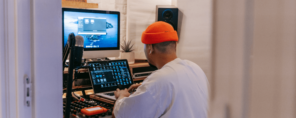 How to Use a Lyric Generator to Improve Your Rap Game